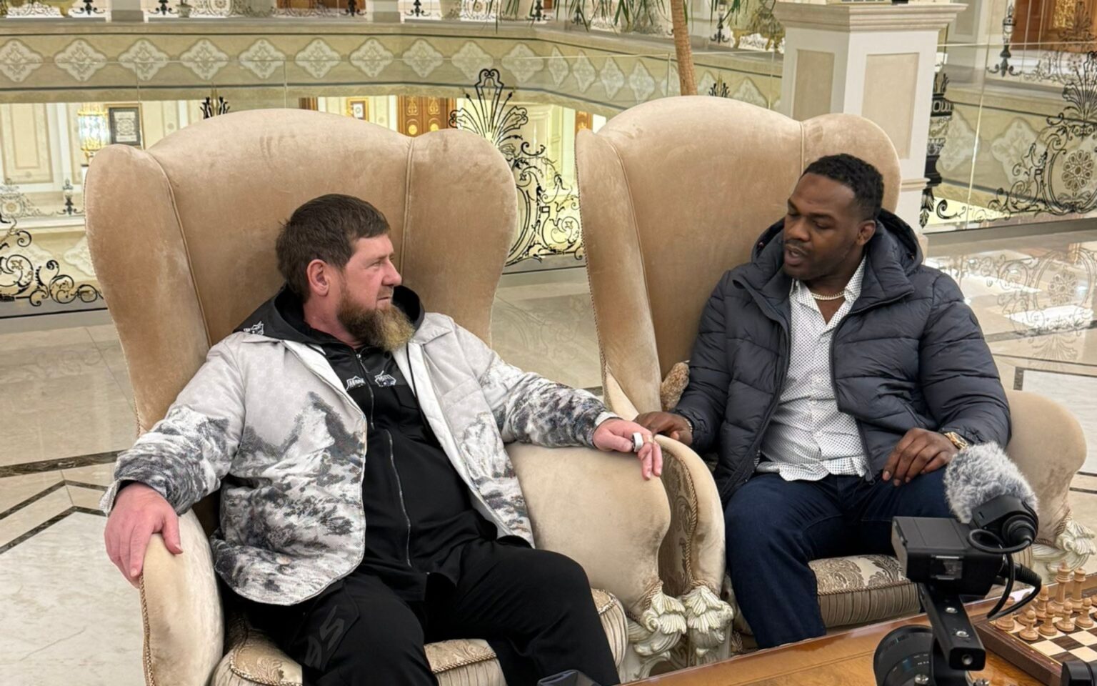 Jon Jones se une a Ramzan Kadyrov para una gran celebración con “armas ...